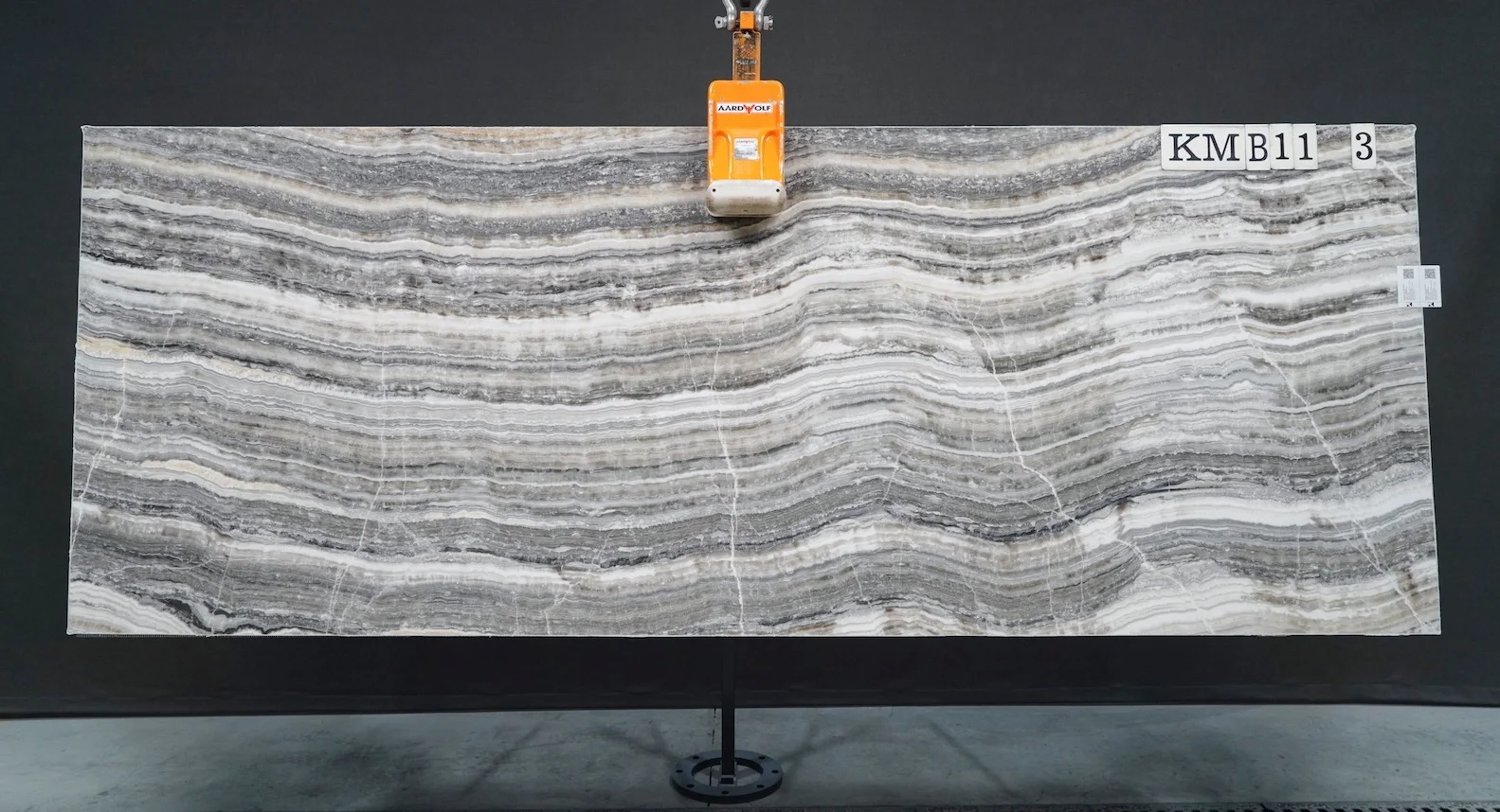 GREY ONYX — Grand Stone