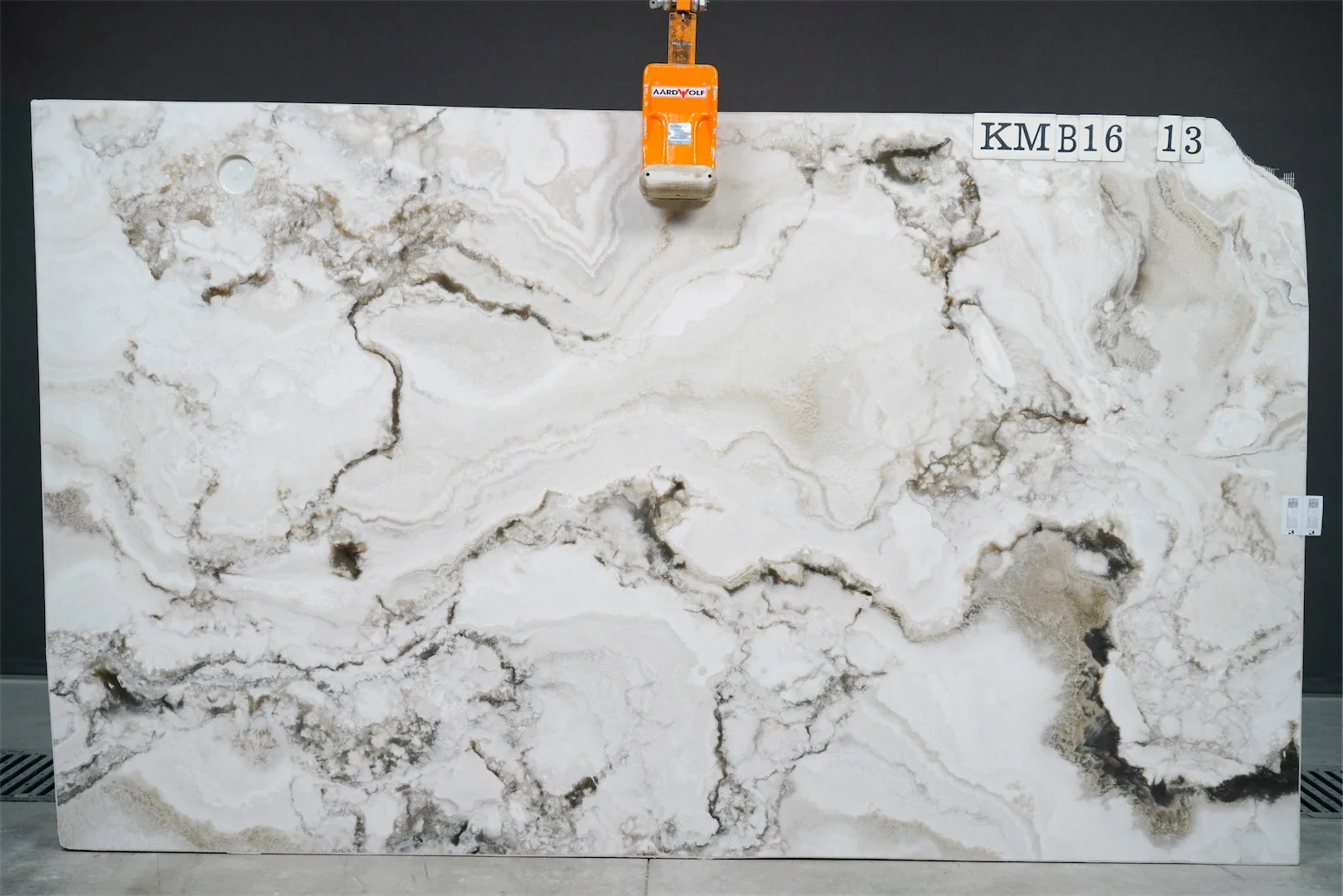 GREY WHITE ONYX CC — Grand Stone